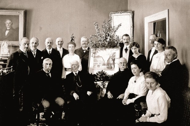 Vom Wert der Tradition | 4/2022 | Vertrieb & Praxis | Magazin | FONDS ...