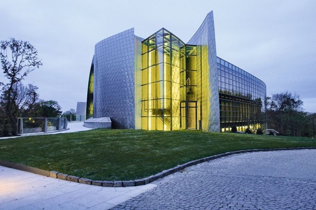 FIL Fondsbank: Fidelity sondiert Verkauf der FFB | 3/2023 | News ...