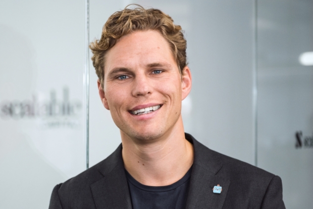 Scalable Capital ist nun eine Bank | Unternehmen | 10.09.2025 | FONDS ...